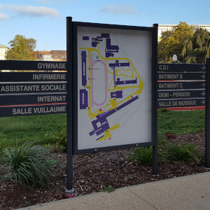 PLAQUES DE RUE, PLANS DE VILLE ET SIGNALETIQUE